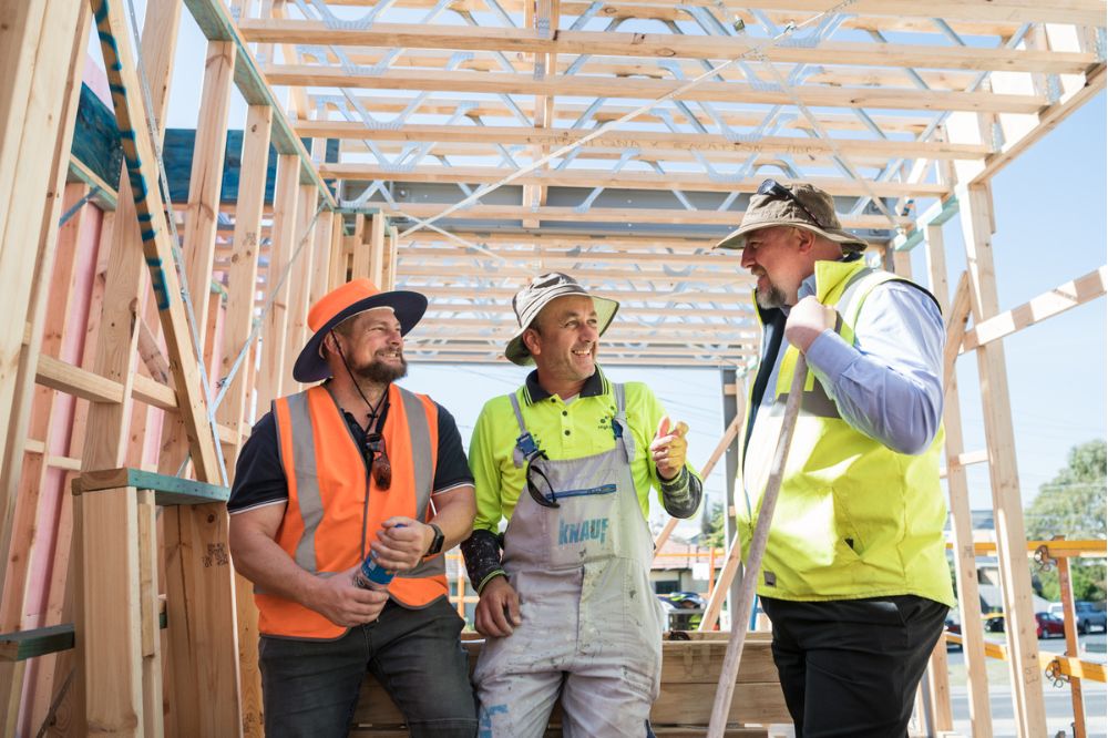 How to be SunSmart when working outdoors | Cancer Council