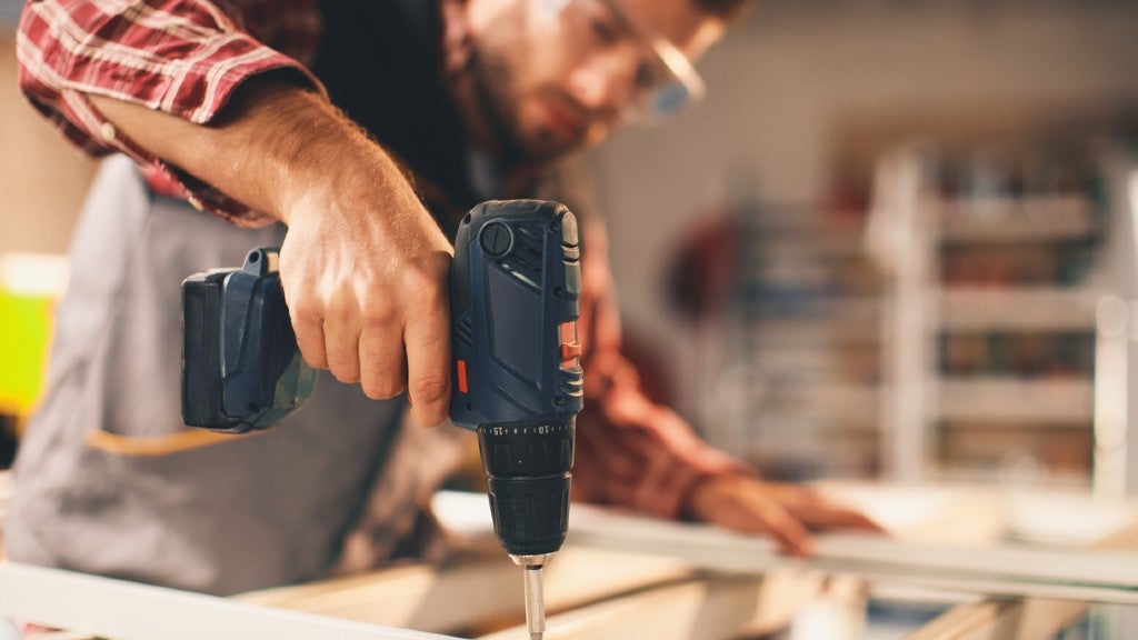 Hiring a tradesperson? Here’s how | Australian Seniors